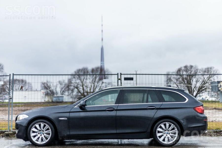 Black BMW 535 2011 in Riga, with an engine capacity of 3.00 L and mileage of 295 thousand km for 11490 €, photo 4 on AUTOMOTO.COM.LV