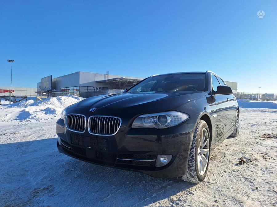 Melns BMW 535 2011 Panevēža, ar dzinēja tilpumu 2.98 L un nobraukumu 245 tūkst. km par 8500 €, foto 1 vietnē AUTOMOTO.COM.LV