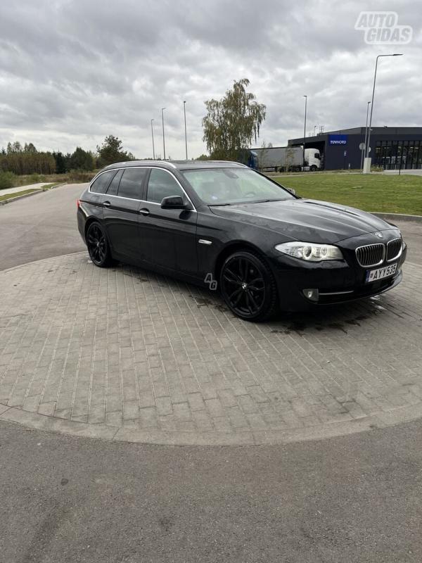 BMW 535 2011 in Vilnius on AUTOMOTO.COM.LV Black BMW 535 2011 in Vilnius, with an engine capacity of 3.00 L and mileage of 240 thousand km for 10250 €, photo 6 on AUTOMOTO.COM.LV
