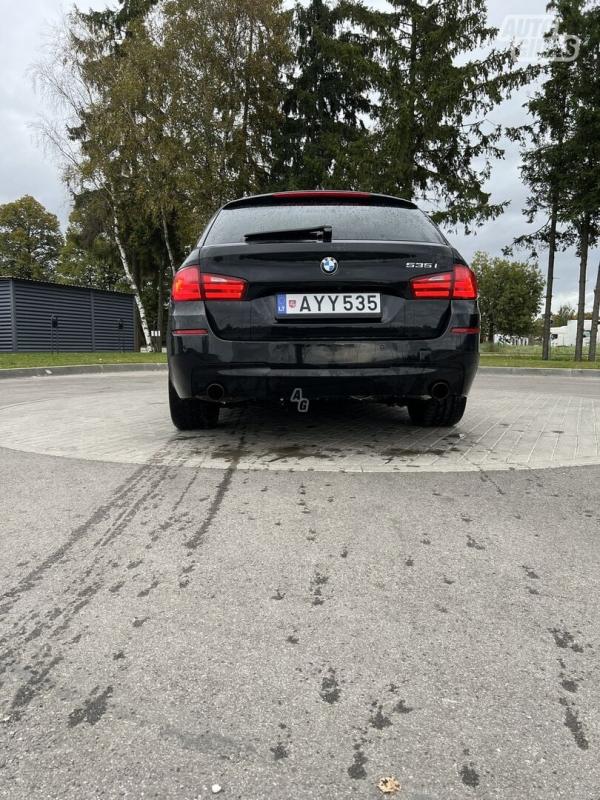 BMW 535 2011 in Vilnius on AUTOMOTO.COM.LV Black BMW 535 2011 in Vilnius, with an engine capacity of 3.00 L and mileage of 240 thousand km for 10250 €, photo 9 on AUTOMOTO.COM.LV
