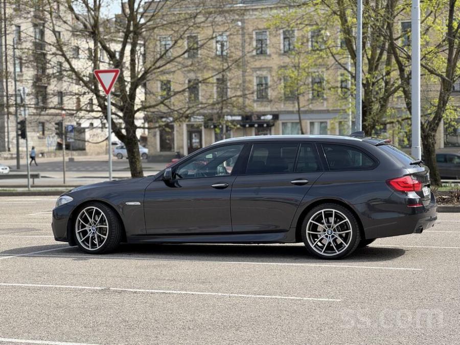 Black BMW 535 2012 in Riga, with an engine capacity of 3.00 L and mileage of 300 thousand km for 11590 €, photo 3 on AUTOMOTO.COM.LV