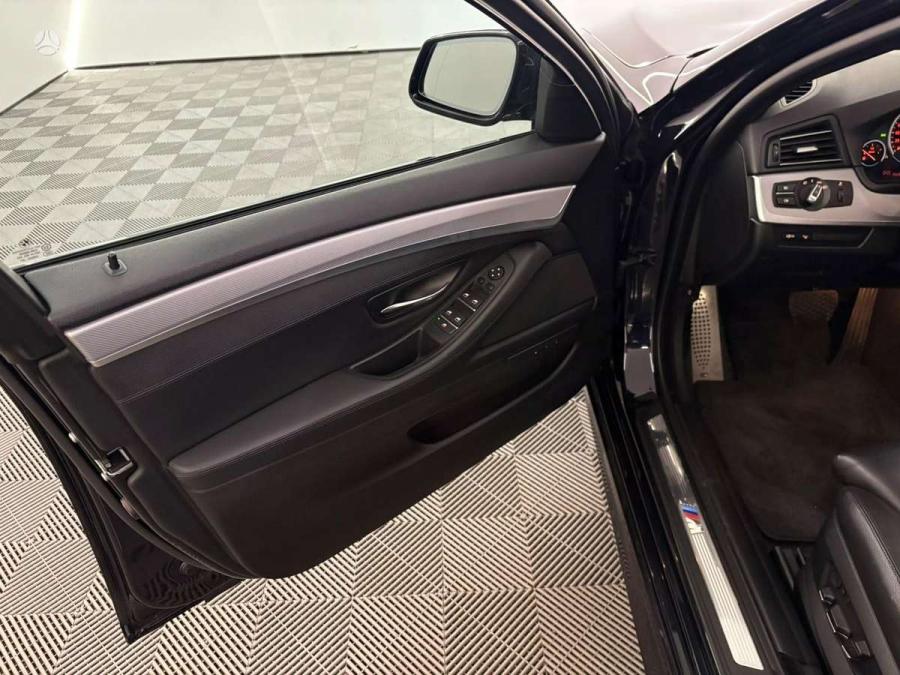 Black BMW 535 2012 in Marijampole, with an engine capacity of 2.99 L and mileage of 237 thousand km for 9450 €, photo 27 on AUTOMOTO.COM.LV