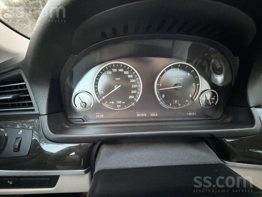 Black BMW 535 2012 in Ventspils, with an engine capacity of 3.00 L and mileage of 302 thousand km for 13000 €, photo 8 on AUTOMOTO.COM.LV