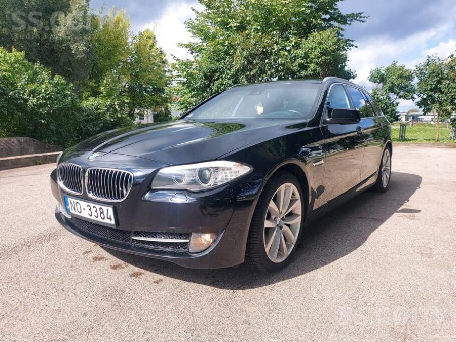 Black BMW 535 2012 in Riga, with an engine capacity of 3.00 L and mileage of 380 thousand km for 8555 €, photo 4 on AUTOMOTO.COM.LV