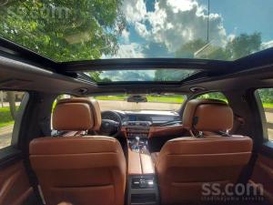 Black BMW 535 2012 in Riga, with an engine capacity of 3.00 L and mileage of 380 thousand km for 8555 €, photo 10 on AUTOMOTO.COM.LV