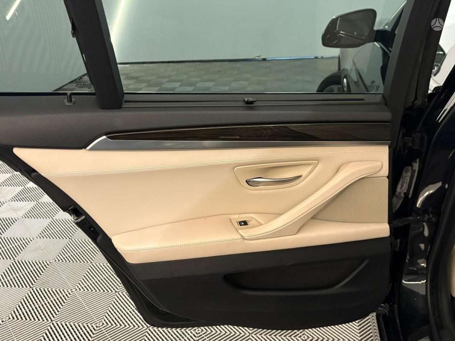 Black BMW 535 2013 in Marijampole, with an engine capacity of 2.99 L and mileage of 242 thousand km for 12650 €, photo 12 on AUTOMOTO.COM.LV