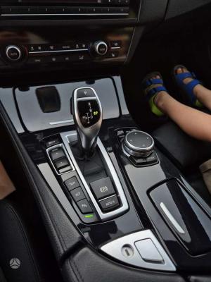 Black BMW 535 2013 in Utena, with an engine capacity of 2.99 L and mileage of 233 thousand km for 9990 €, photo 13 on AUTOMOTO.COM.LV