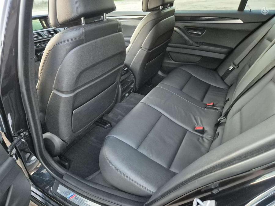 Black BMW 535 2013 in Utena, with an engine capacity of 2.99 L and mileage of 233 thousand km for 9990 €, photo 20 on AUTOMOTO.COM.LV