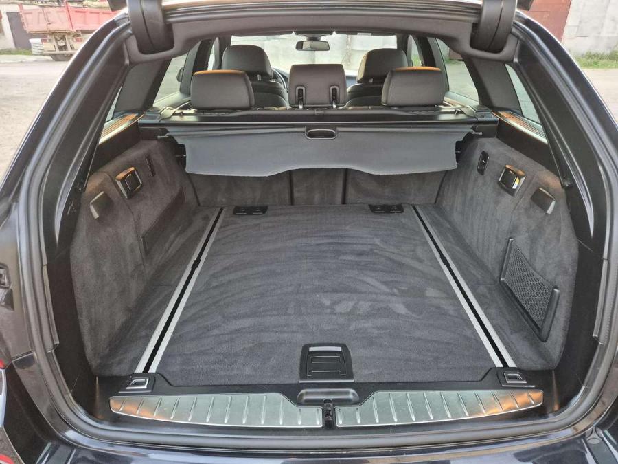 Black BMW 535 2013 in Utena, with an engine capacity of 2.99 L and mileage of 233 thousand km for 9990 €, photo 21 on AUTOMOTO.COM.LV