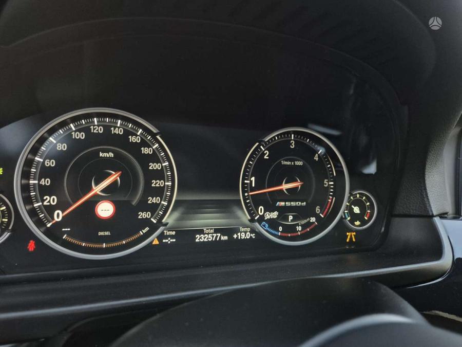 Black BMW 535 2013 in Utena, with an engine capacity of 2.99 L and mileage of 233 thousand km for 9990 €, photo 26 on AUTOMOTO.COM.LV