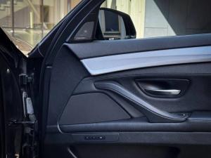Melns BMW 535 2014 Rīga, ar dzinēja tilpumu 3.00 L un nobraukumu 272 tūkst. km par 12900 €, foto 24 vietnē AUTOMOTO.COM.LV