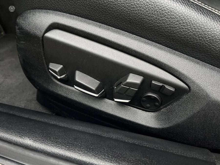 Black BMW 535 2014 in Vilnius, with an engine capacity of 2.99 L and mileage of 258 thousand km for 11999 €, photo 34 on AUTOMOTO.COM.LV