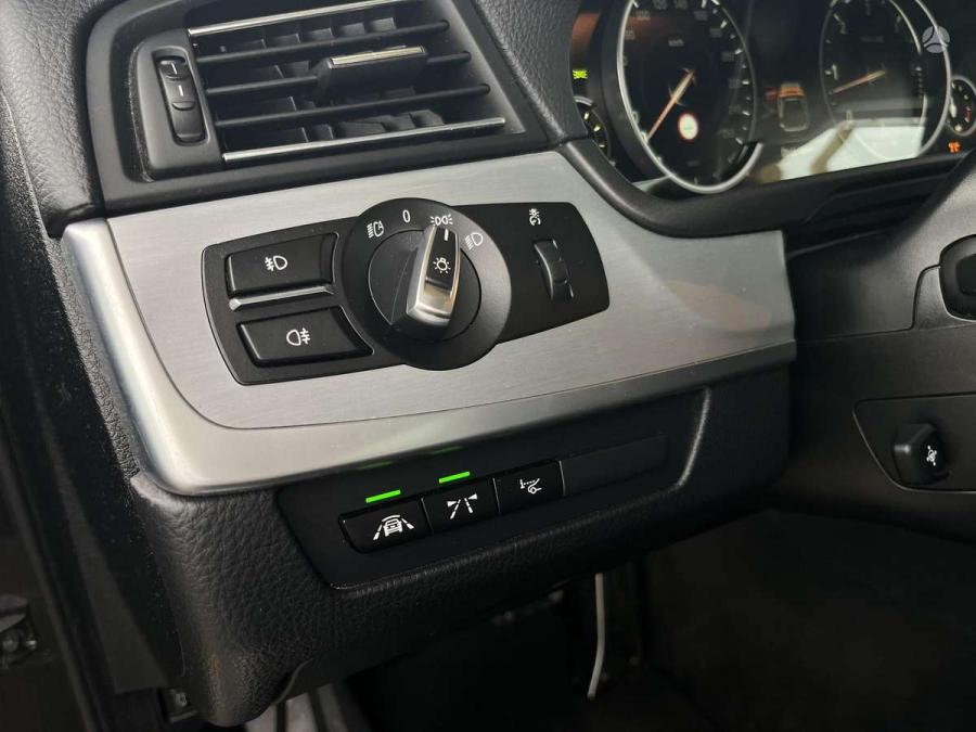 Black BMW 535 2014 in Vilnius, with an engine capacity of 2.99 L and mileage of 258 thousand km for 11999 €, photo 39 on AUTOMOTO.COM.LV