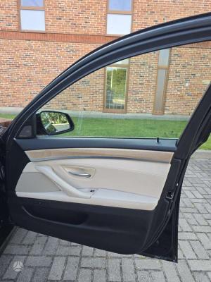 Melns BMW 535 2014 Marijampole, ar dzinēja tilpumu 3.00 L un nobraukumu 180 tūkst. km par 12900 €, foto 25 vietnē AUTOMOTO.COM.LV