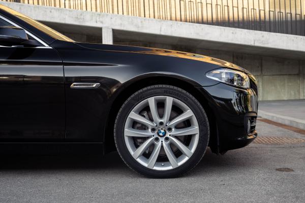 Black BMW 535 2015 in Riga, with an engine capacity of 3.00 L and mileage of 280 thousand km for 12990 €, photo 7 on AUTOMOTO.COM.LV