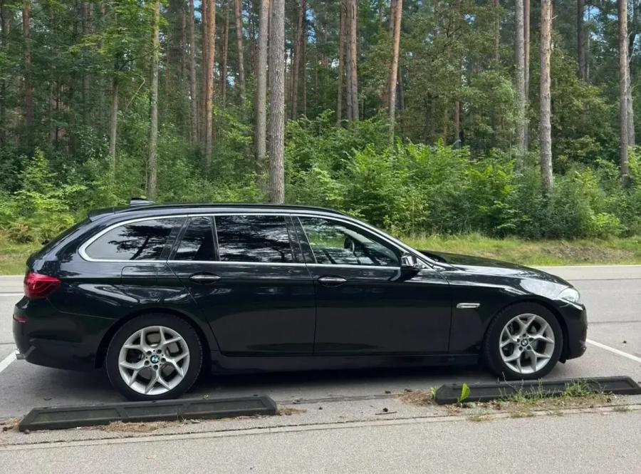 Black BMW 535 2015 in Riga, with an engine capacity of 3.00 L and mileage of 300 thousand km for 10500 €, photo 6 on AUTOMOTO.COM.LV