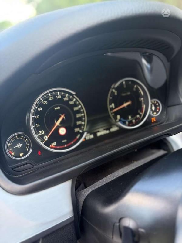 Melns BMW 535 2016 Viļņa, ar dzinēja tilpumu 2.99 L un nobraukumu 291 tūkst. km par 12950 €, foto 9 vietnē AUTOMOTO.COM.LV