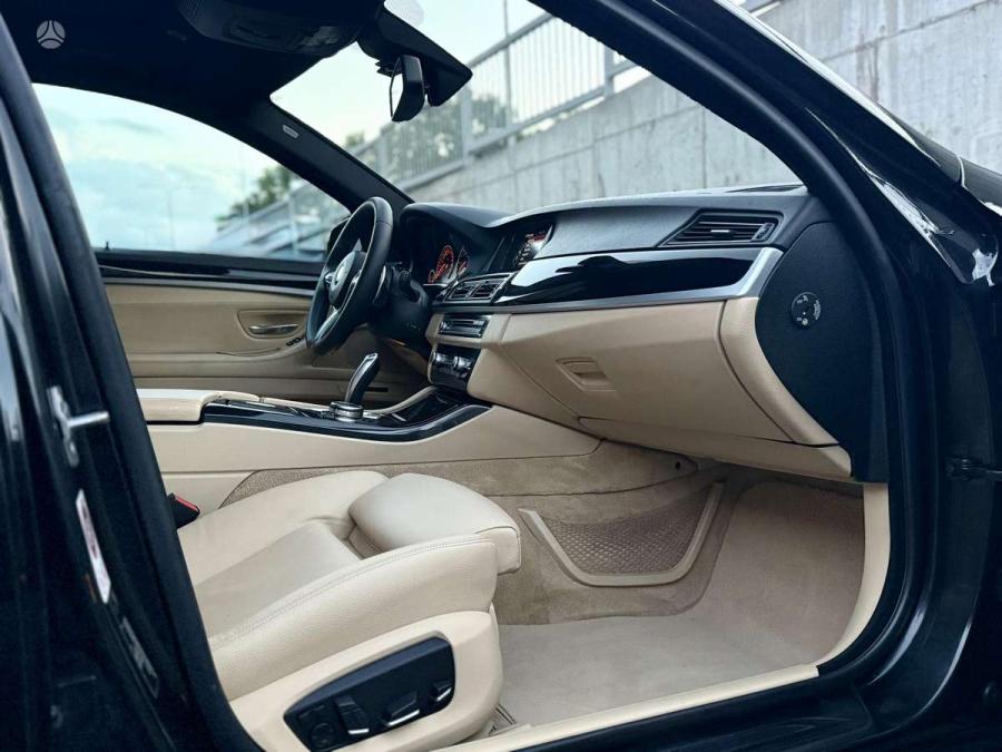 Melns BMW 535 2016 Viļņa, ar dzinēja tilpumu 2.99 L un nobraukumu 322 tūkst. km par 12000 €, foto 12 vietnē AUTOMOTO.COM.LV