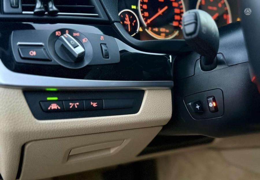 Melns BMW 535 2016 Viļņa, ar dzinēja tilpumu 2.99 L un nobraukumu 322 tūkst. km par 12000 €, foto 16 vietnē AUTOMOTO.COM.LV