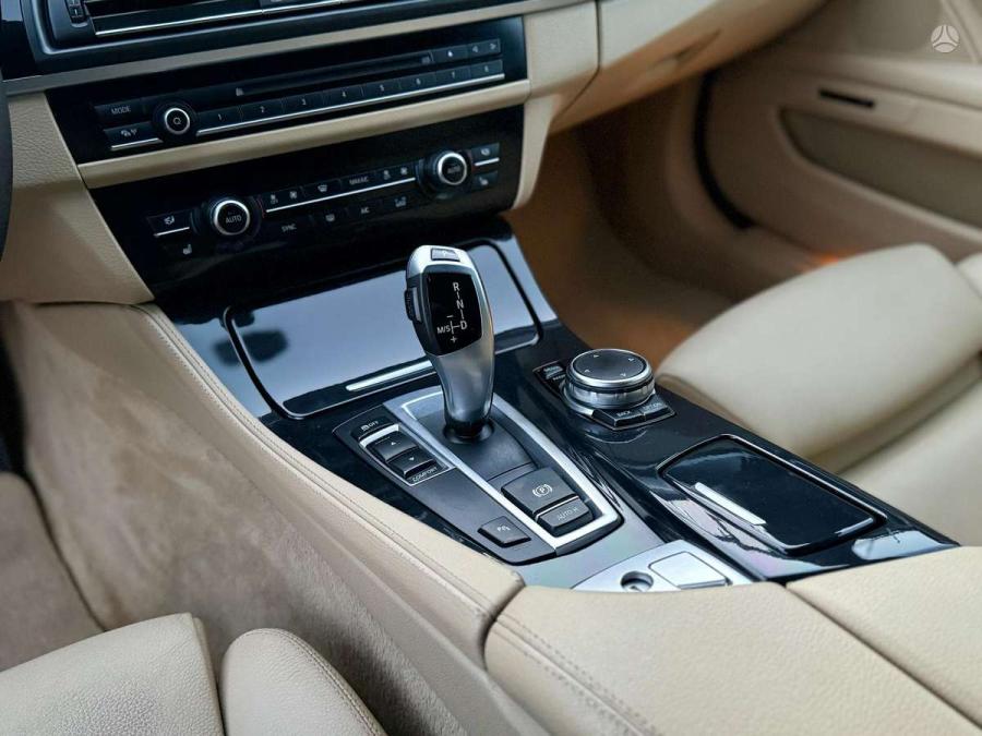 Melns BMW 535 2016 Viļņa, ar dzinēja tilpumu 2.99 L un nobraukumu 322 tūkst. km par 12000 €, foto 17 vietnē AUTOMOTO.COM.LV