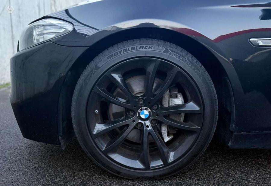 Melns BMW 535 2016 Viļņa, ar dzinēja tilpumu 2.99 L un nobraukumu 322 tūkst. km par 12000 €, foto 22 vietnē AUTOMOTO.COM.LV