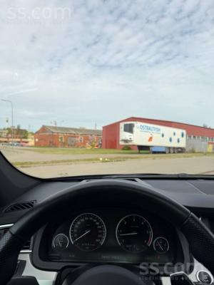 Blue BMW 535 2014 in Liepaja, with an engine capacity of 3.00 L and mileage of 240 thousand km for 15400 €, photo 12 on AUTOMOTO.COM.LV