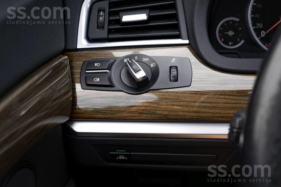 Blue BMW 535 2016 in Riga, with an engine capacity of 3.00 L and mileage of 282 thousand km for 13950 €, photo 31 on AUTOMOTO.COM.LV