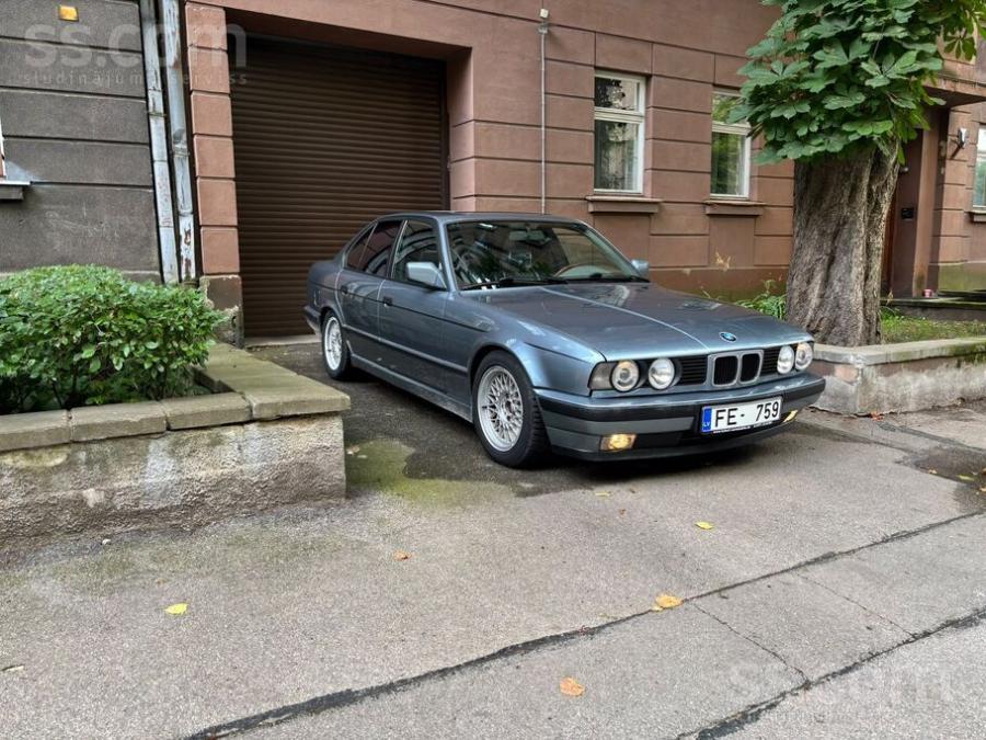 Blue BMW 535 1988 in Riga, with an engine capacity of 4.00 L and mileage of 260 thousand km for 9500 €, photo 1 on AUTOMOTO.COM.LV