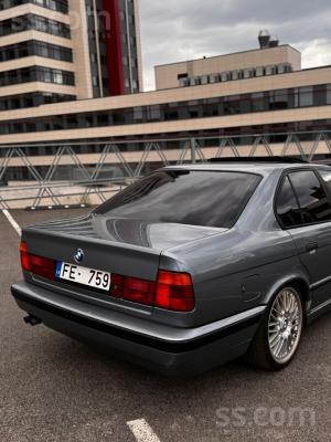 Blue BMW 535 1988 in Riga, with an engine capacity of 4.00 L and mileage of 260 thousand km for 9500 €, photo 4 on AUTOMOTO.COM.LV