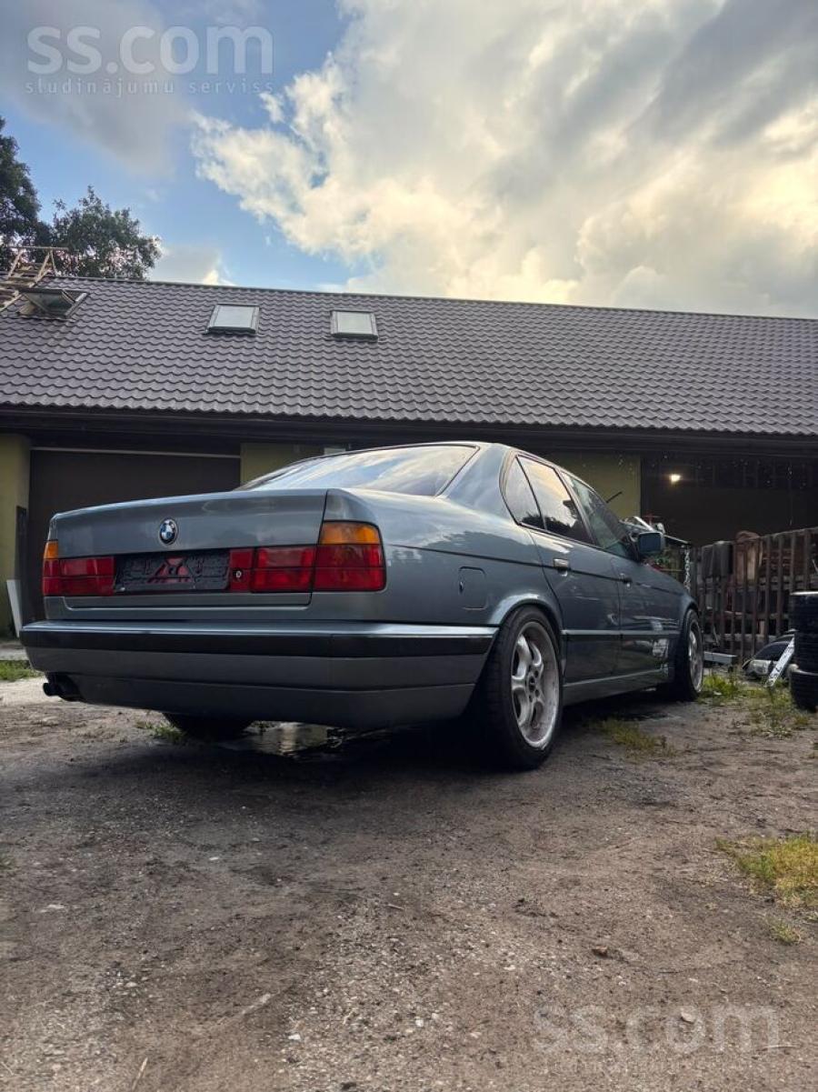 Blue BMW 535 1988 in Riga, with an engine capacity of 4.00 L and mileage of 260 thousand km for 9500 €, photo 6 on AUTOMOTO.COM.LV
