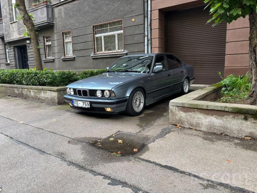 Blue BMW 535 1988 in Riga, with an engine capacity of 4.00 L and mileage of 260 thousand km for 9500 €, photo 7 on AUTOMOTO.COM.LV