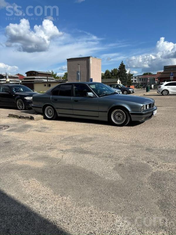 Zils BMW 535 1988 Rīga, ar dzinēja tilpumu 4.00 L un nobraukumu 260 tūkst. km par 9500 €, foto 8 vietnē AUTOMOTO.COM.LV