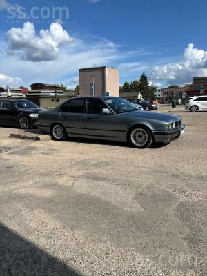 Blue BMW 535 1988 in Riga, with an engine capacity of 4.00 L and mileage of 260 thousand km for 9500 €, photo 8 on AUTOMOTO.COM.LV