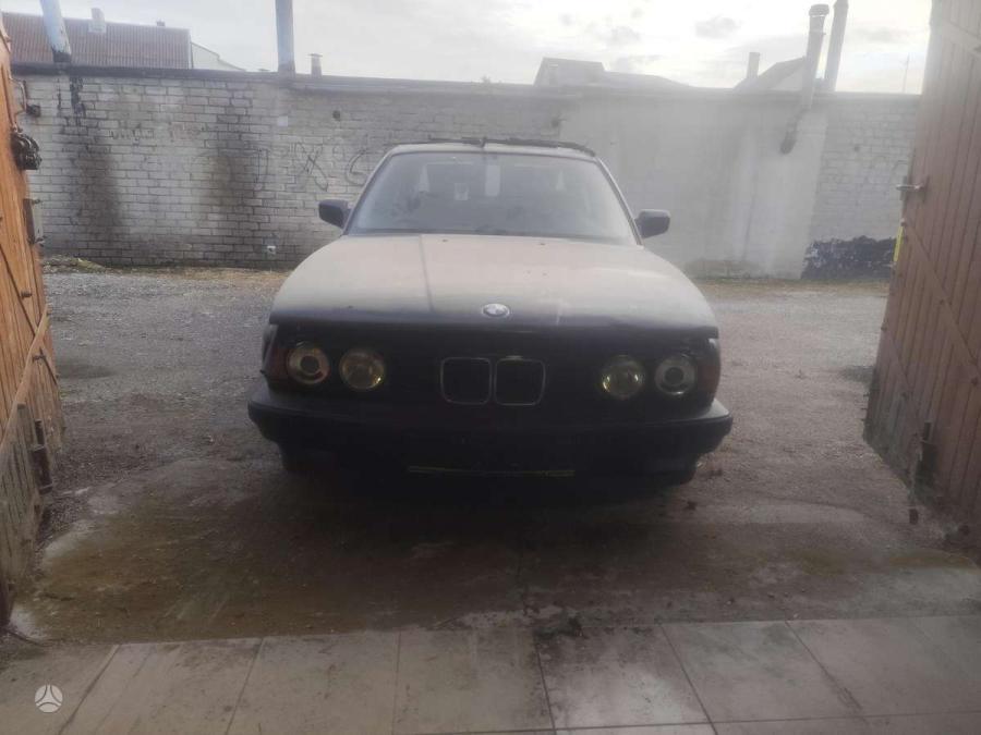 Синий БМВ 535 1989 в Кретинга, объемом двигателя 3.50 л и пробегом 210 тыс. км за 3500 €, фото 1 на AUTOMOTO.COM.LV