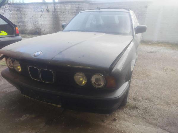 Zils BMW 535 1989 Kretinga, ar dzinēja tilpumu 3.50 L un nobraukumu 210 tūkst. km par 3500 €, foto 6 vietnē AUTOMOTO.COM.LV