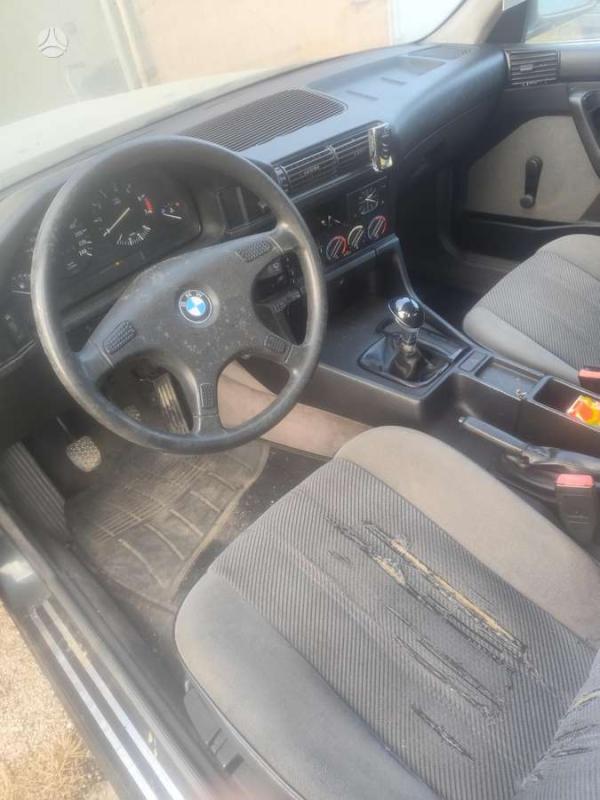Zils BMW 535 1989 Kretinga, ar dzinēja tilpumu 3.50 L un nobraukumu 210 tūkst. km par 3500 €, foto 7 vietnē AUTOMOTO.COM.LV