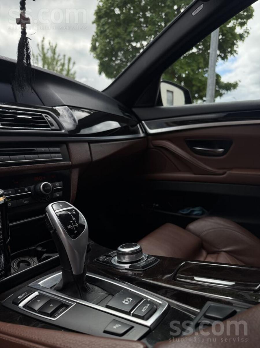 Zils BMW 535 2011 Daugavpils, ar dzinēja tilpumu 3.00 L un nobraukumu 337 tūkst. km par 11999 €, foto 12 vietnē AUTOMOTO.COM.LV