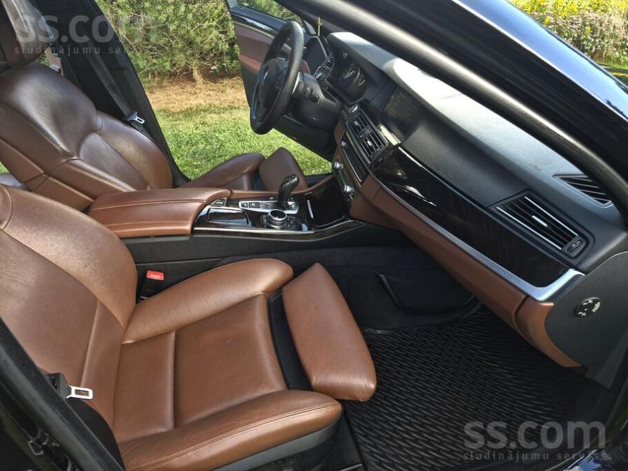 Blue BMW 535 2011 in Riga, with an engine capacity of 3.00 L and mileage of 326 thousand km for 18500 €, photo 14 on AUTOMOTO.COM.LV