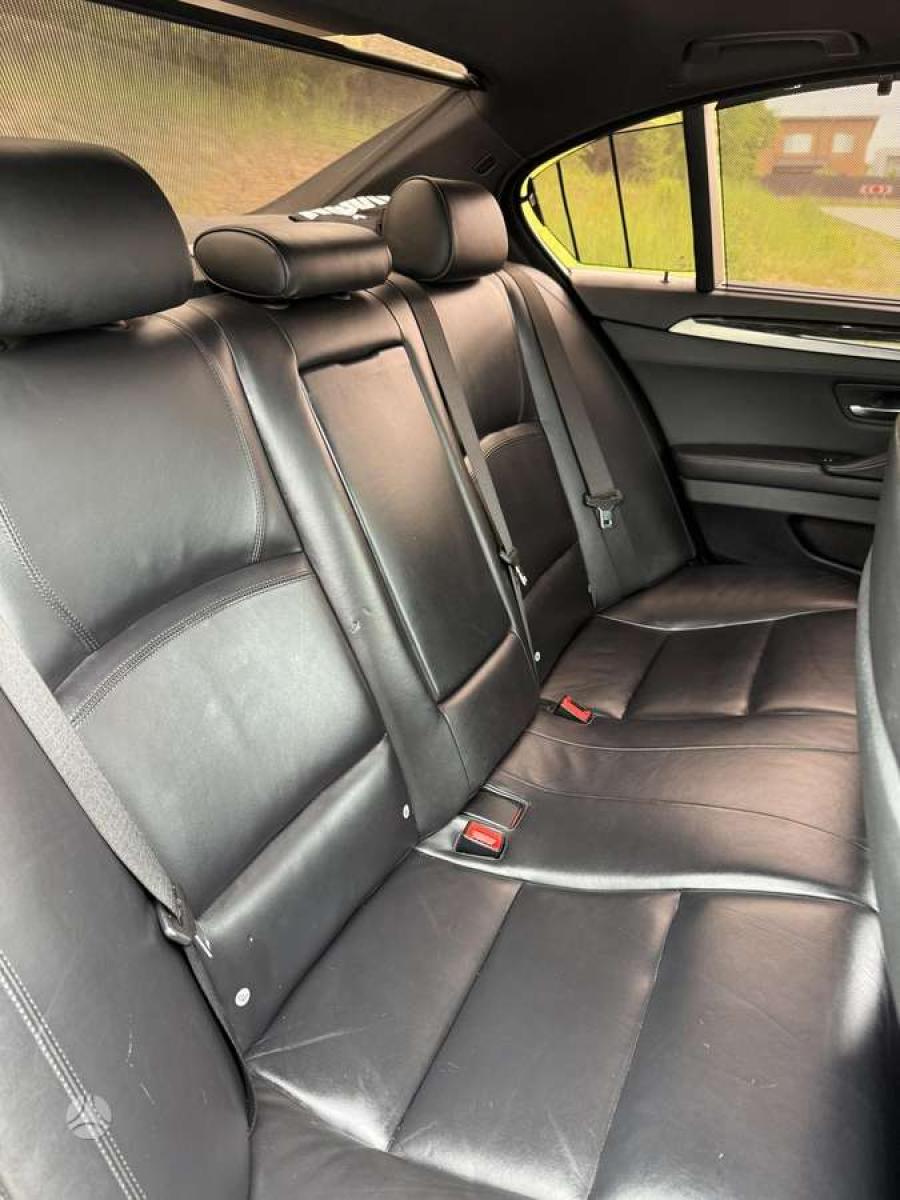 Blue BMW 535 2011 in Vilnius, with an engine capacity of 2.98 L and mileage of 289 thousand km for 9900 €, photo 16 on AUTOMOTO.COM.LV