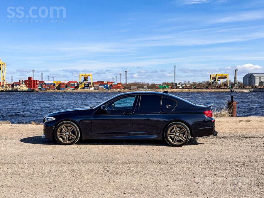 Blue BMW 535 2012 in Riga, with an engine capacity of 3.00 L and mileage of 220 thousand km for 16249 €, photo 4 on AUTOMOTO.COM.LV