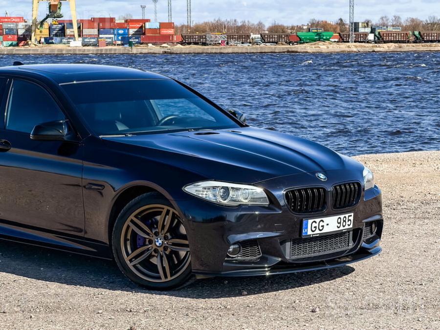 Blue BMW 535 2012 in Riga, with an engine capacity of 3.00 L and mileage of 220 thousand km for 16249 €, photo 10 on AUTOMOTO.COM.LV