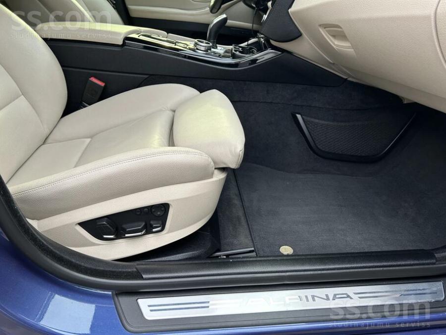 Blue BMW 535 2012 in Jelgava, with an engine capacity of 3.00 L and mileage of 274 thousand km for 18950 €, photo 17 on AUTOMOTO.COM.LV