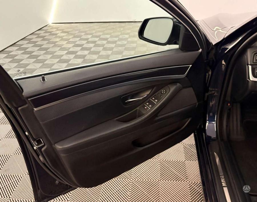 Blue BMW 535 2013 in Marijampole, with an engine capacity of 2.99 L and mileage of 305 thousand km for 9999 €, photo 8 on AUTOMOTO.COM.LV