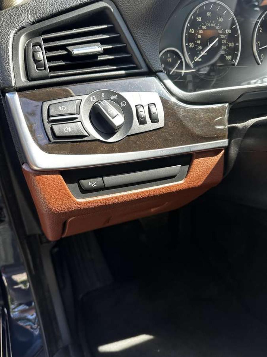 Blue BMW 535 2014 in Klaipeda, with an engine capacity of 2.98 L and mileage of 280 thousand km for 14499 €, photo 13 on AUTOMOTO.COM.LV