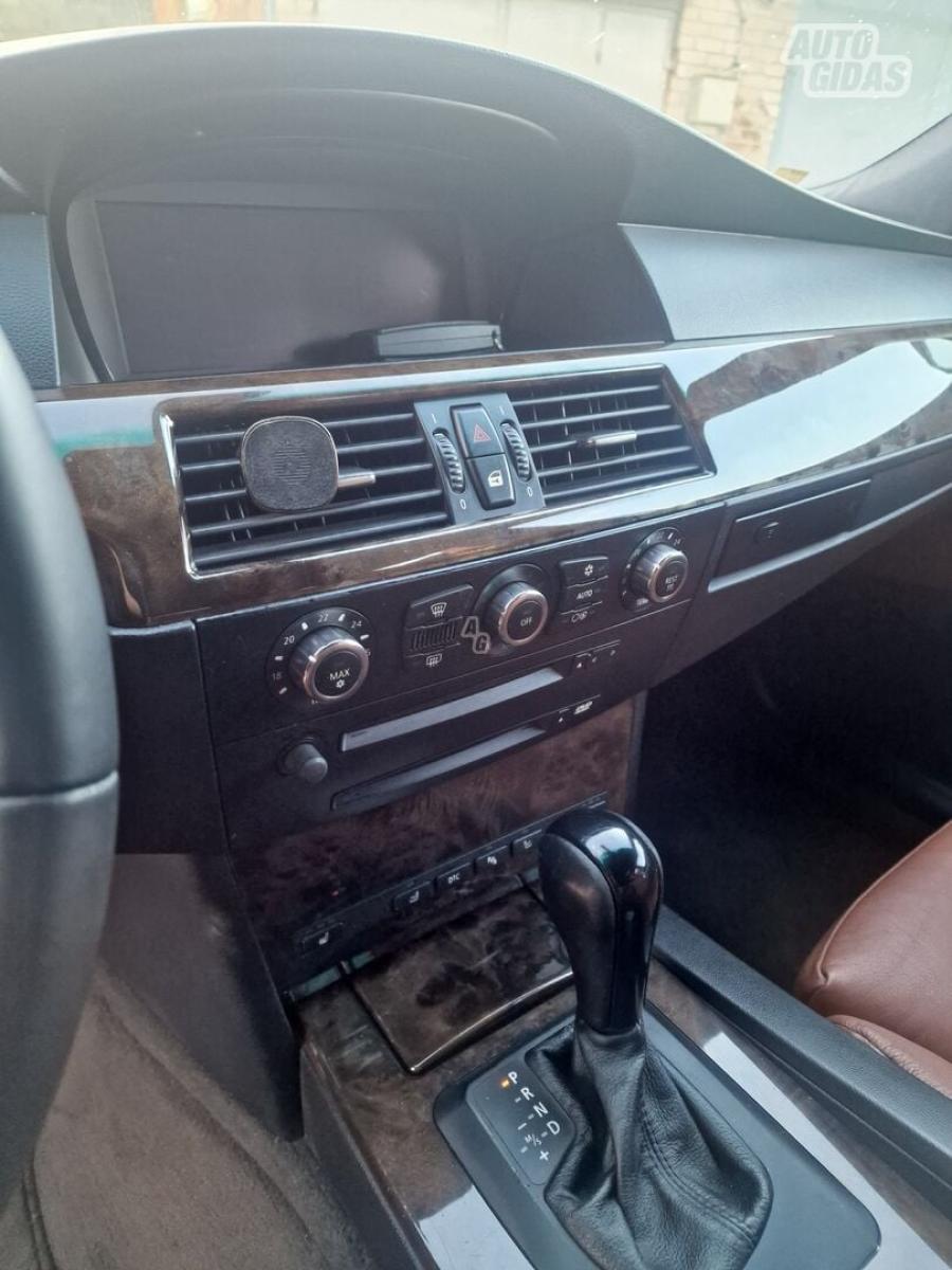Zils BMW 535 2006 Kauņa, ar dzinēja tilpumu 3.00 L un nobraukumu 377 tūkst. km par 4350 €, foto 14 vietnē AUTOMOTO.COM.LV