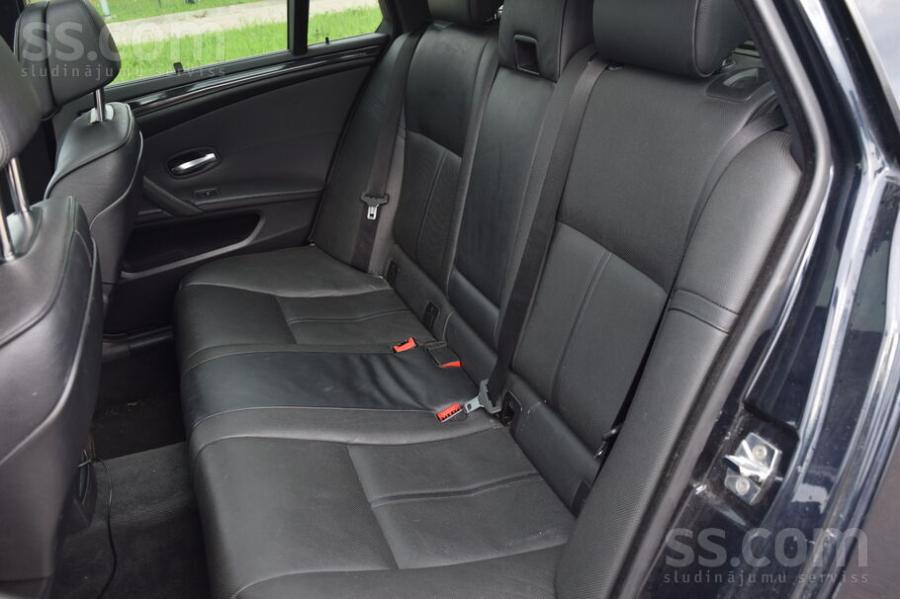 Blue BMW 535 2008 in Jelgava, with an engine capacity of 3.00 L and mileage of 432 thousand km for 6590 €, photo 10 on AUTOMOTO.COM.LV