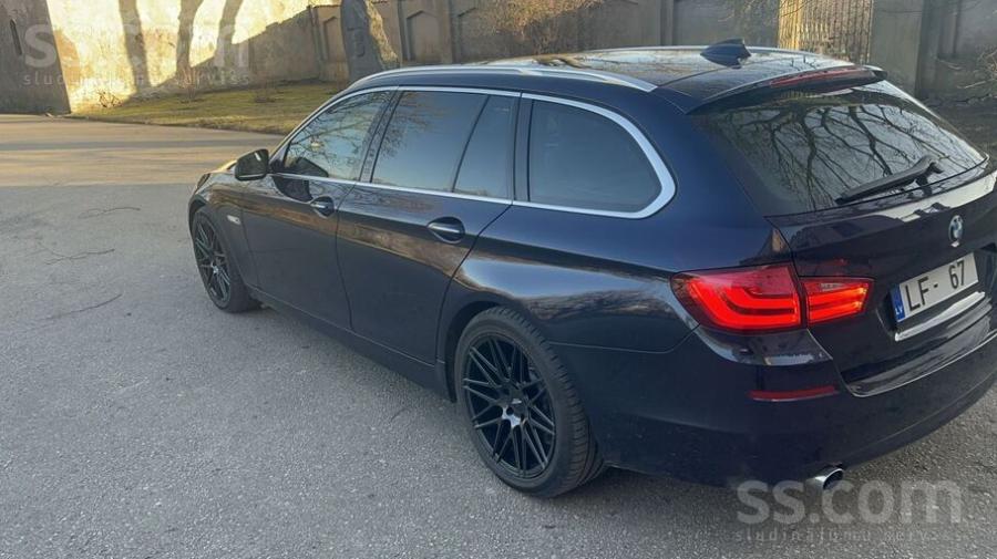 Blue BMW 535 2011 in Riga, with an engine capacity of 3.50 L and mileage of 332 thousand km for 8590 €, photo 6 on AUTOMOTO.COM.LV