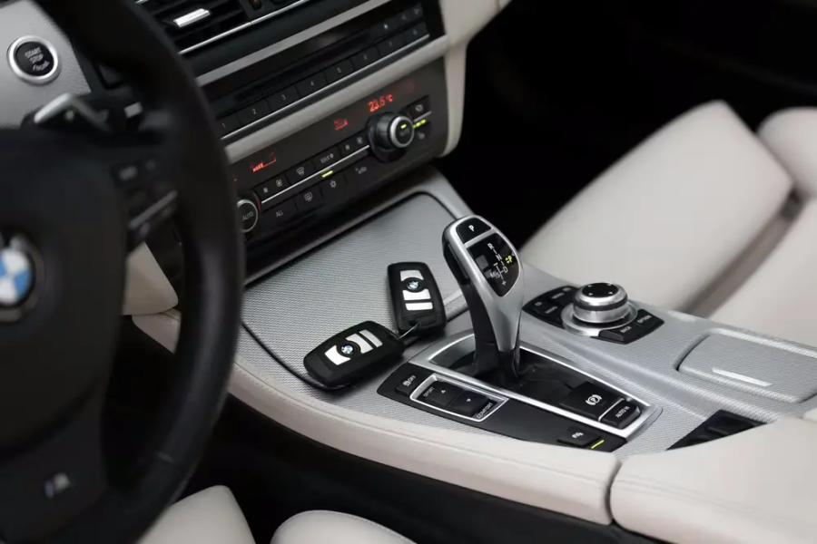 Zils BMW 535 2011 Jelgava, ar dzinēja tilpumu 3.00 L un nobraukumu 323 tūkst. km par 10900 €, foto 15 vietnē AUTOMOTO.COM.LV
