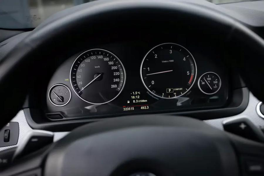 Zils BMW 535 2011 Jelgava, ar dzinēja tilpumu 3.00 L un nobraukumu 323 tūkst. km par 10900 €, foto 21 vietnē AUTOMOTO.COM.LV