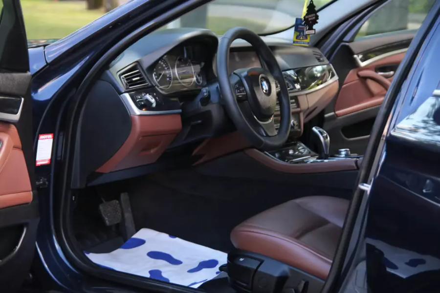 Blue BMW 535 2011 in Riga, with an engine capacity of 3.00 L and mileage of 421 thousand km for 7490 €, photo 8 on AUTOMOTO.COM.LV